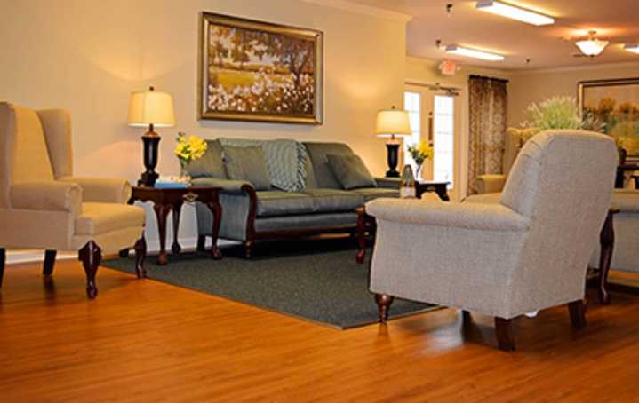 Colonial Manor Nursing Home | Tulsa Skilled Nursing Facility