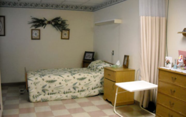 Colonial Nursing Home | Crown Point Skilled Nursing Facility