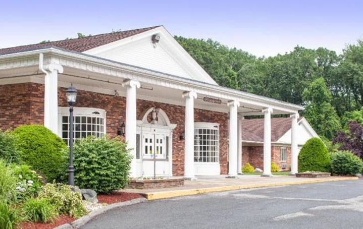 Complete Care at Kimberly Hall South | Nursing Home | Windsor Skilled ...