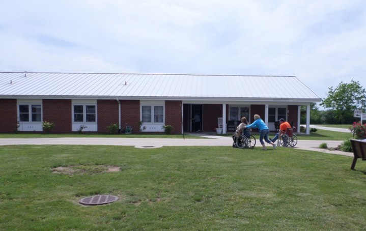Monroe Manor | Nursing Home | Paris Skilled Nursing Facility