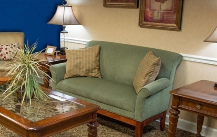 Nhc Healthcare, Dickson | Nursing Home | Dickson Skilled Nursing Facility