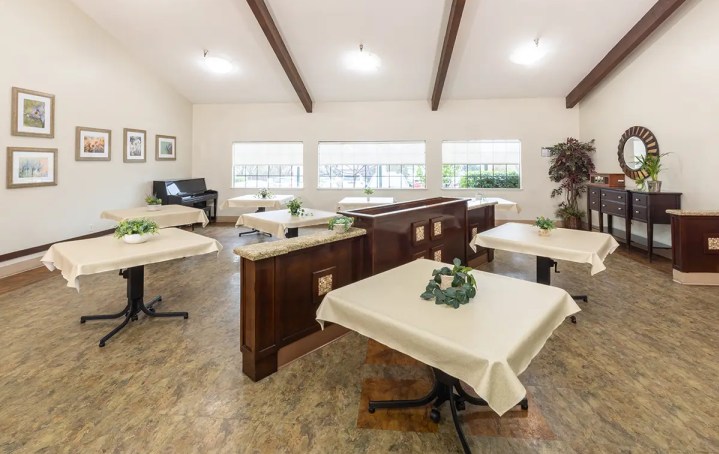 Oak River Rehab | Nursing Home | Anderson Skilled Nursing Facility
