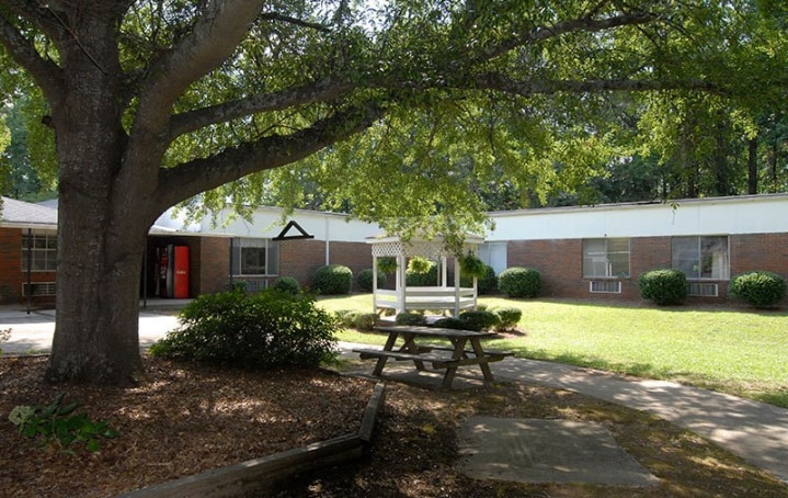 Pine Knoll Nursing & Rehab Ctr | Nursing Home | Carrollton Skilled ...