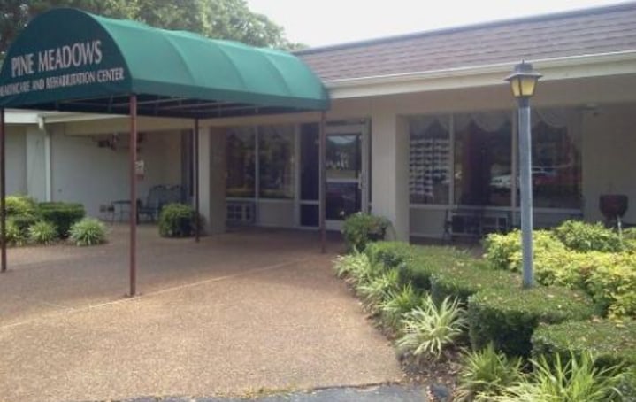 Pine Meadows Health Care | Nursing Home | Bolivar Skilled Nursing Facility