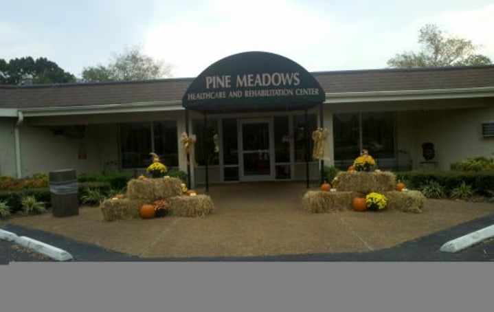 Pine Meadows Health Care | Nursing Home | Bolivar Skilled Nursing Facility