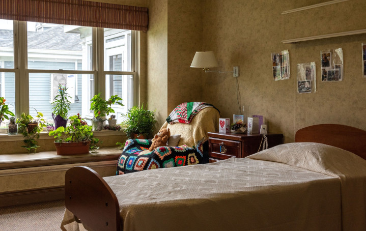 The Suffield House | Nursing Home | Suffield Skilled Nursing Facility