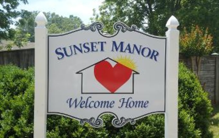 Sunset Manor | Nursing Home | Guin Skilled Nursing Facility | 9 Reviews