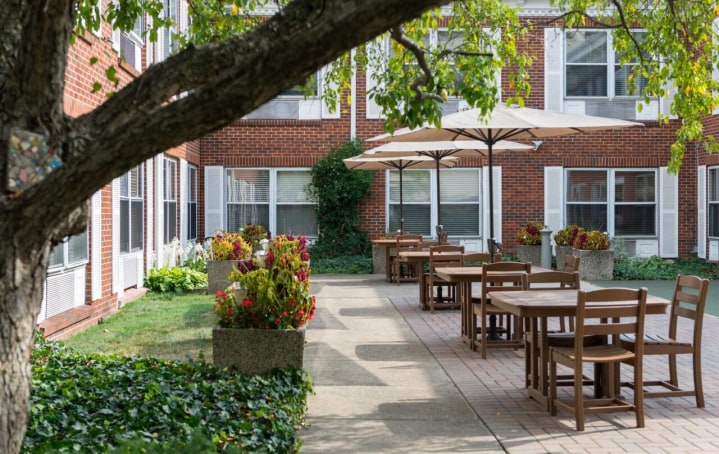Warren Barr Oak Lawn | Nursing Home | Oak Lawn Skilled Nursing Facility